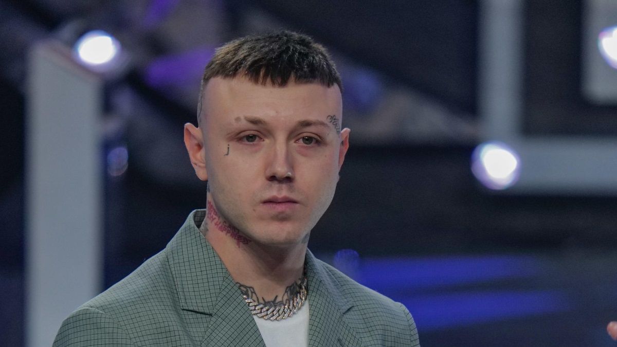 Chi è Lazza? Vita privata, compagna, altezza, Instagram, età - Fregene ...