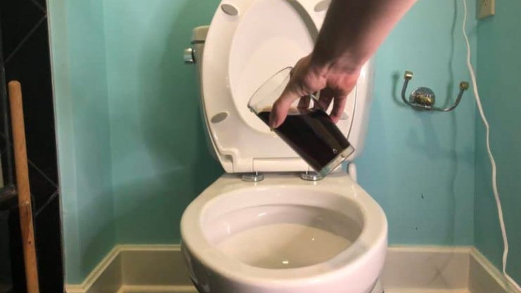 Come eliminare dal water il calcare ostinato senza fare fatica, rimedio ...